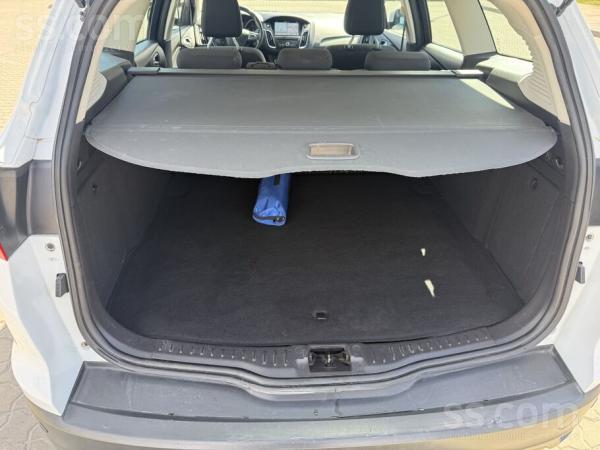 White Ford Focus 2018 in Saldus, with an engine capacity of 1.50 L and mileage of 305 thousand km for 5200 €, photo 10 on AUTOMOTO.COM.LV