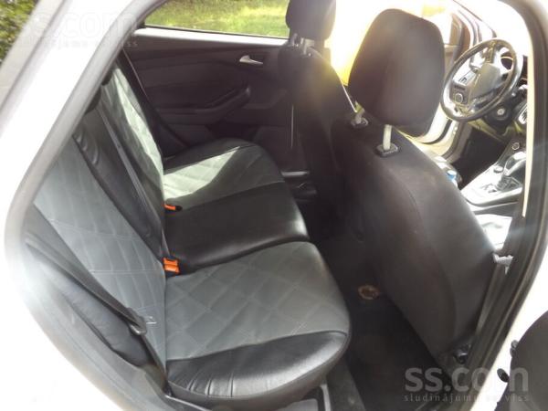 White Ford Focus 2018 in Riga, with an engine capacity of 1.50 L and mileage of 311 thousand km for 7300 €, photo 4 on AUTOMOTO.COM.LV