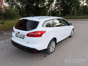 White Ford Focus 2018 in Riga, with an engine capacity of 1.00 L and mileage of 133 thousand km for 7950 €, photo 5 on AUTOMOTO.COM.LV