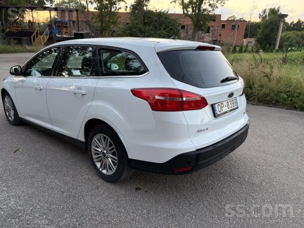 White Ford Focus 2018 in Riga, with an engine capacity of 1.00 L and mileage of 133 thousand km for 7950 €, photo 5 on AUTOMOTO.COM.LV