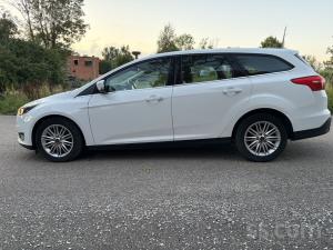 White Ford Focus 2018 in Riga, with an engine capacity of 1.00 L and mileage of 133 thousand km for 7950 €, photo 7 on AUTOMOTO.COM.LV