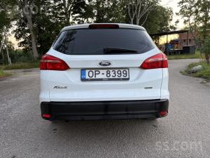 White Ford Focus 2018 in Riga, with an engine capacity of 1.00 L and mileage of 133 thousand km for 7950 €, photo 9 on AUTOMOTO.COM.LV