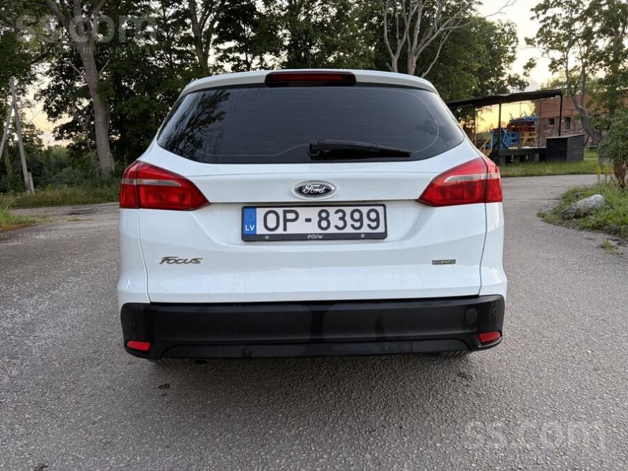 White Ford Focus 2018 in Riga, with an engine capacity of 1.00 L and mileage of 133 thousand km for 7950 €, photo 9 on AUTOMOTO.COM.LV