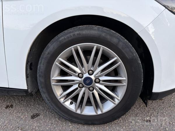 White Ford Focus 2018 in Riga, with an engine capacity of 1.00 L and mileage of 133 thousand km for 7950 €, photo 9 on AUTOMOTO.COM.LV