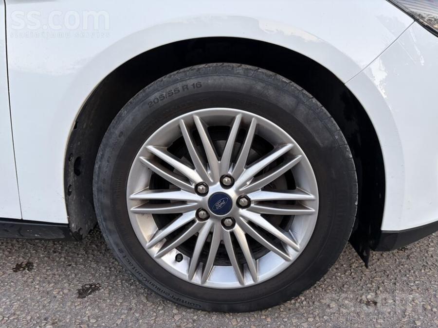 White Ford Focus 2018 in Riga, with an engine capacity of 1.00 L and mileage of 133 thousand km for 7950 €, photo 10 on AUTOMOTO.COM.LV