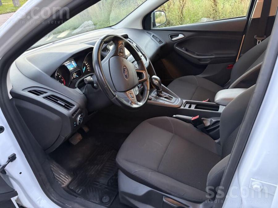 White Ford Focus 2018 in Riga, with an engine capacity of 1.00 L and mileage of 133 thousand km for 7950 €, photo 12 on AUTOMOTO.COM.LV