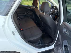 White Ford Focus 2018 in Riga, with an engine capacity of 1.00 L and mileage of 133 thousand km for 7950 €, photo 16 on AUTOMOTO.COM.LV