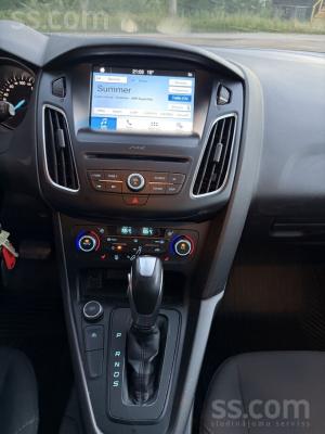 White Ford Focus 2018 in Riga, with an engine capacity of 1.00 L and mileage of 133 thousand km for 7950 €, photo 22 on AUTOMOTO.COM.LV