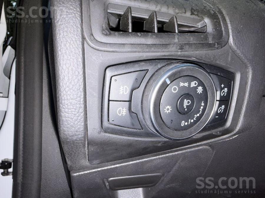 White Ford Focus 2018 in Riga, with an engine capacity of 1.00 L and mileage of 133 thousand km for 7950 €, photo 24 on AUTOMOTO.COM.LV