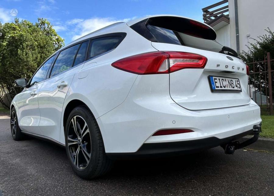 White Ford Focus 2018 in Vilnius, with an engine capacity of 1.50 L and mileage of 217 thousand km for 6600 €, photo 7 on AUTOMOTO.COM.LV
