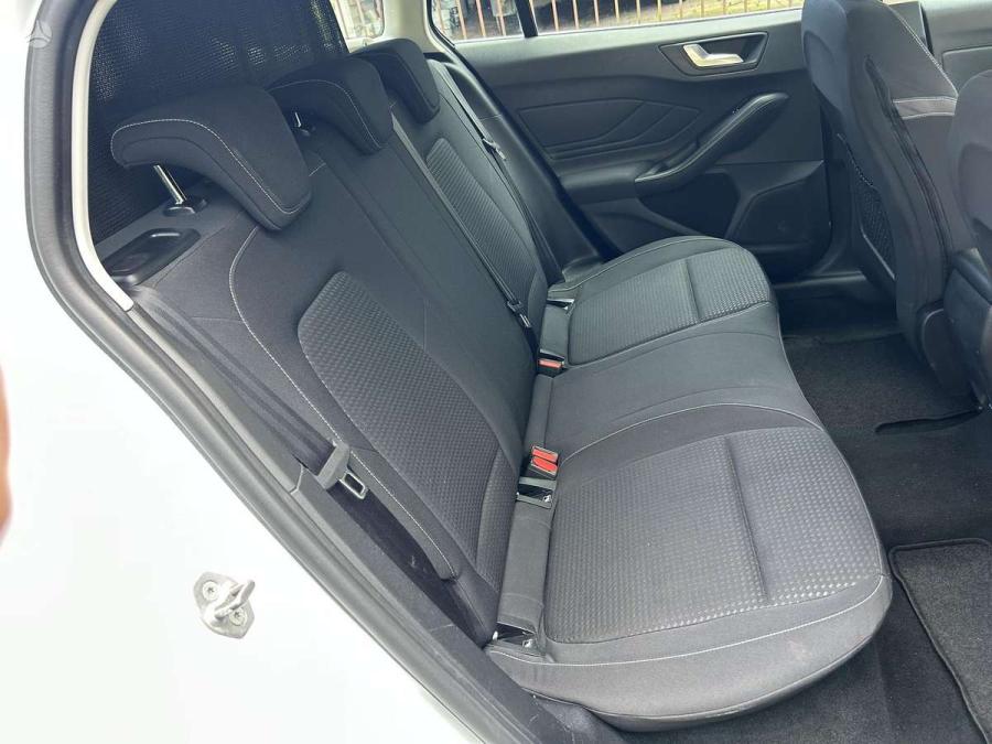 White Ford Focus 2018 in Vilnius, with an engine capacity of 1.50 L and mileage of 217 thousand km for 6600 €, photo 31 on AUTOMOTO.COM.LV