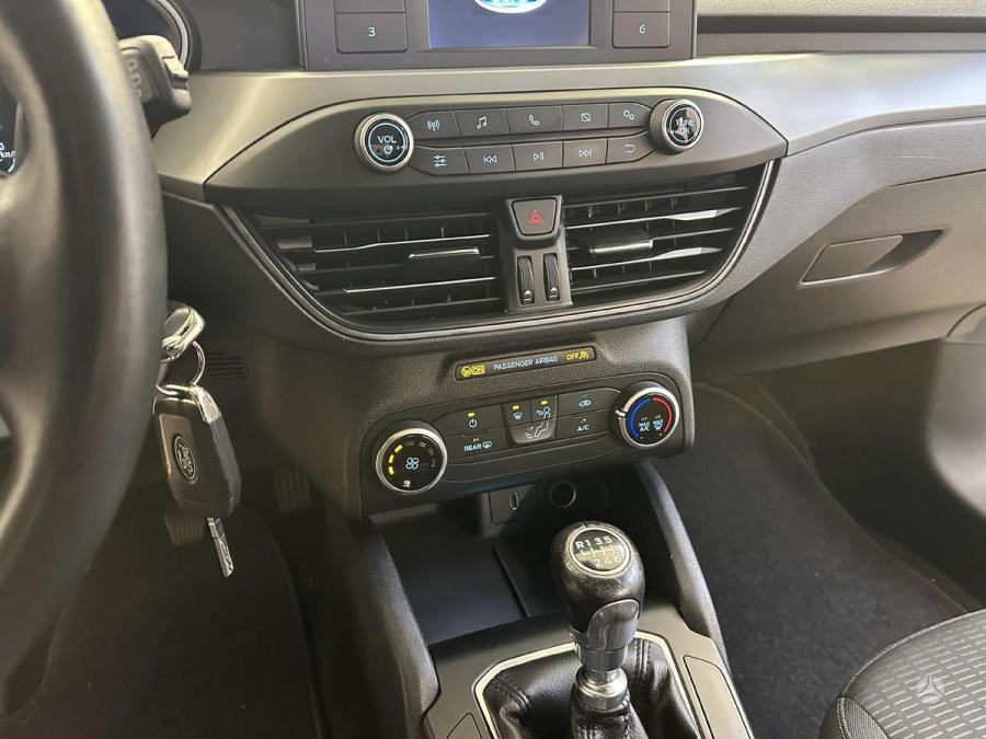 Balts Ford Focus 2019 Marijampole, ar dzinēja tilpumu 1.50 L un nobraukumu 17 tūkst. km par 7770 €, foto 16 vietnē AUTOMOTO.COM.LV