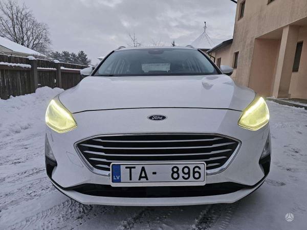 Balts Ford Focus 2019 Mārupe, ar dzinēja tilpumu 1.00 L un nobraukumu 111 tūkst. km par 7700 €, foto 2 vietnē AUTOMOTO.COM.LV