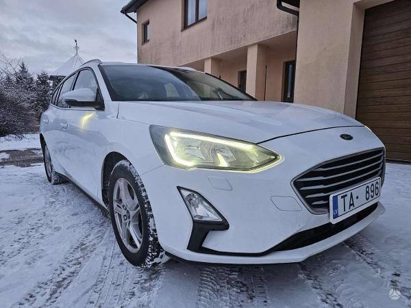 Balts Ford Focus 2019 Mārupe, ar dzinēja tilpumu 1.00 L un nobraukumu 111 tūkst. km par 7700 €, foto 3 vietnē AUTOMOTO.COM.LV