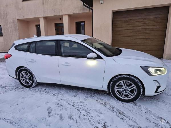Balts Ford Focus 2019 Mārupe, ar dzinēja tilpumu 1.00 L un nobraukumu 111 tūkst. km par 7700 €, foto 4 vietnē AUTOMOTO.COM.LV