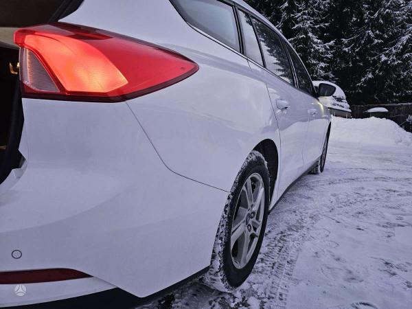 Balts Ford Focus 2019 Mārupe, ar dzinēja tilpumu 1.00 L un nobraukumu 111 tūkst. km par 7700 €, foto 9 vietnē AUTOMOTO.COM.LV