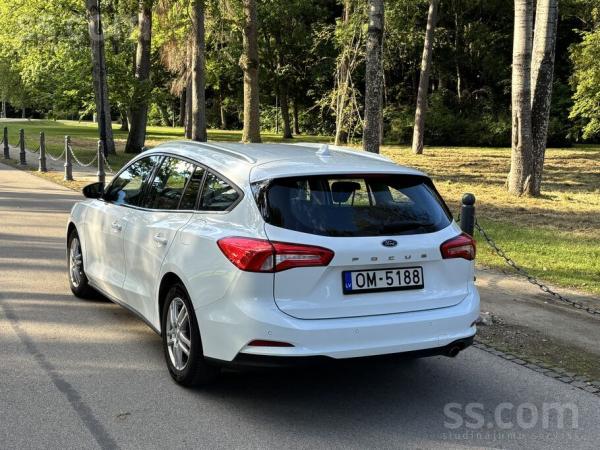 White Ford Focus 2019 in Jurmala, with an engine capacity of 1.00 L and mileage of 187 thousand km for 6900 €, photo 3 on AUTOMOTO.COM.LV