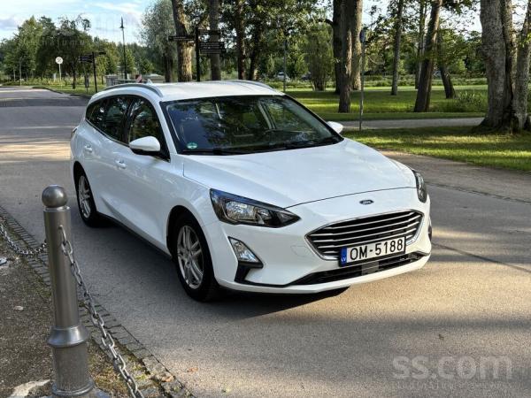 White Ford Focus 2019 in Jurmala, with an engine capacity of 1.00 L and mileage of 187 thousand km for 6900 €, photo 6 on AUTOMOTO.COM.LV