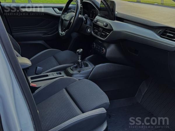 White Ford Focus 2019 in Jurmala, with an engine capacity of 1.00 L and mileage of 187 thousand km for 6900 €, photo 9 on AUTOMOTO.COM.LV
