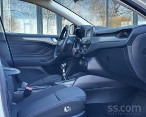White Ford Focus 2019 in Tukums, with an engine capacity of 1.50 L and mileage of 150 thousand km for 8850 €, photo 13 on AUTOMOTO.COM.LV