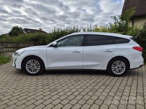 White Ford Focus 2019 in Riga, with an engine capacity of 1.50 L and mileage of 231 thousand km for 7590 €, photo 3 on AUTOMOTO.COM.LV