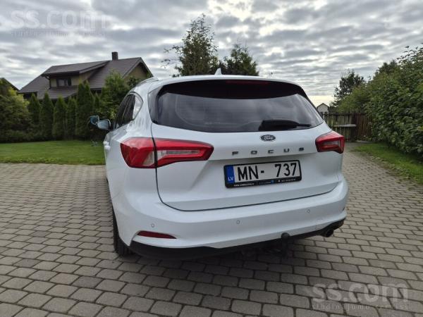 White Ford Focus 2019 in Riga, with an engine capacity of 1.50 L and mileage of 231 thousand km for 7590 €, photo 3 on AUTOMOTO.COM.LV