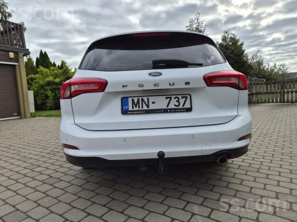 White Ford Focus 2019 in Riga, with an engine capacity of 1.50 L and mileage of 231 thousand km for 7590 €, photo 4 on AUTOMOTO.COM.LV