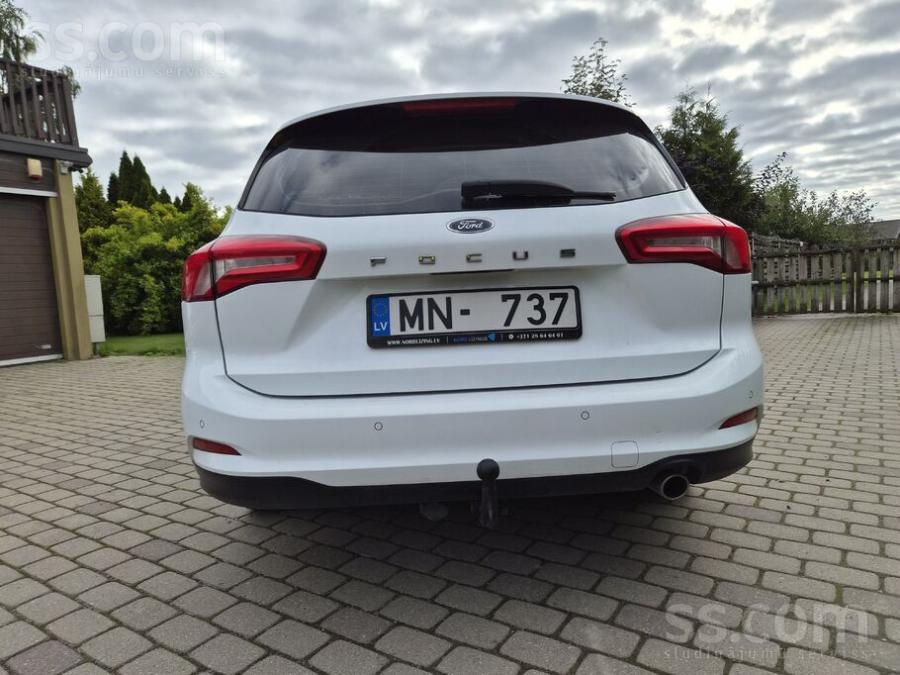 White Ford Focus 2019 in Riga, with an engine capacity of 1.50 L and mileage of 231 thousand km for 7590 €, photo 5 on AUTOMOTO.COM.LV