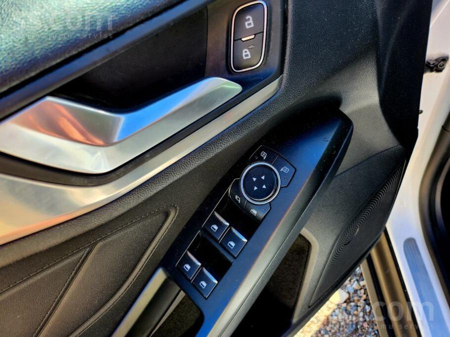 White Ford Focus 2019 in Riga, with an engine capacity of 1.50 L and mileage of 231 thousand km for 7590 €, photo 10 on AUTOMOTO.COM.LV
