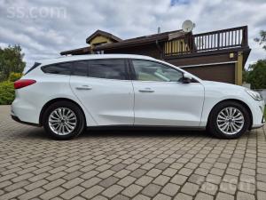 White Ford Focus 2019 in Riga, with an engine capacity of 1.50 L and mileage of 231 thousand km for 7590 €, photo 16 on AUTOMOTO.COM.LV