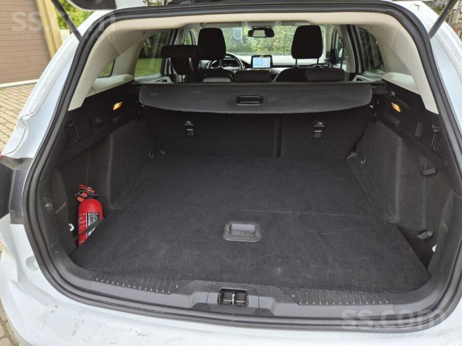 White Ford Focus 2019 in Riga, with an engine capacity of 1.50 L and mileage of 231 thousand km for 7590 €, photo 30 on AUTOMOTO.COM.LV