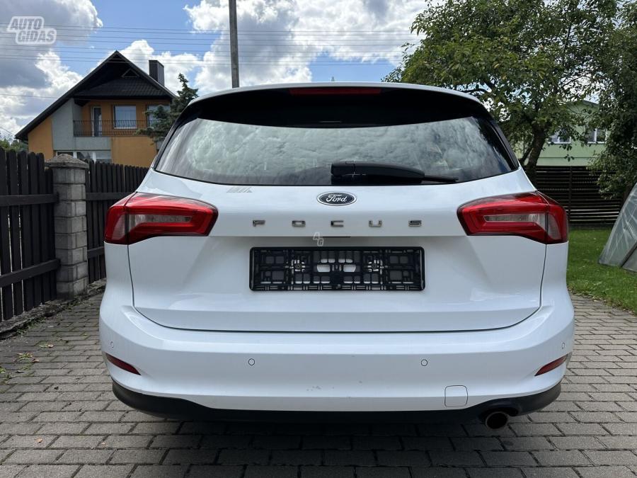 White Ford Focus 2019 in Prienai, with an engine capacity of 1.00 L and mileage of 142 thousand km for 7100 €, photo 6 on AUTOMOTO.COM.LV