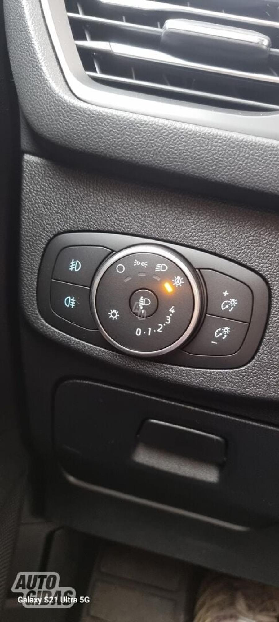 White Ford Focus 2019 in Kedainiai, with an engine capacity of 2.00 L and mileage of 200 thousand km for 8599 €, photo 29 on AUTOMOTO.COM.LV