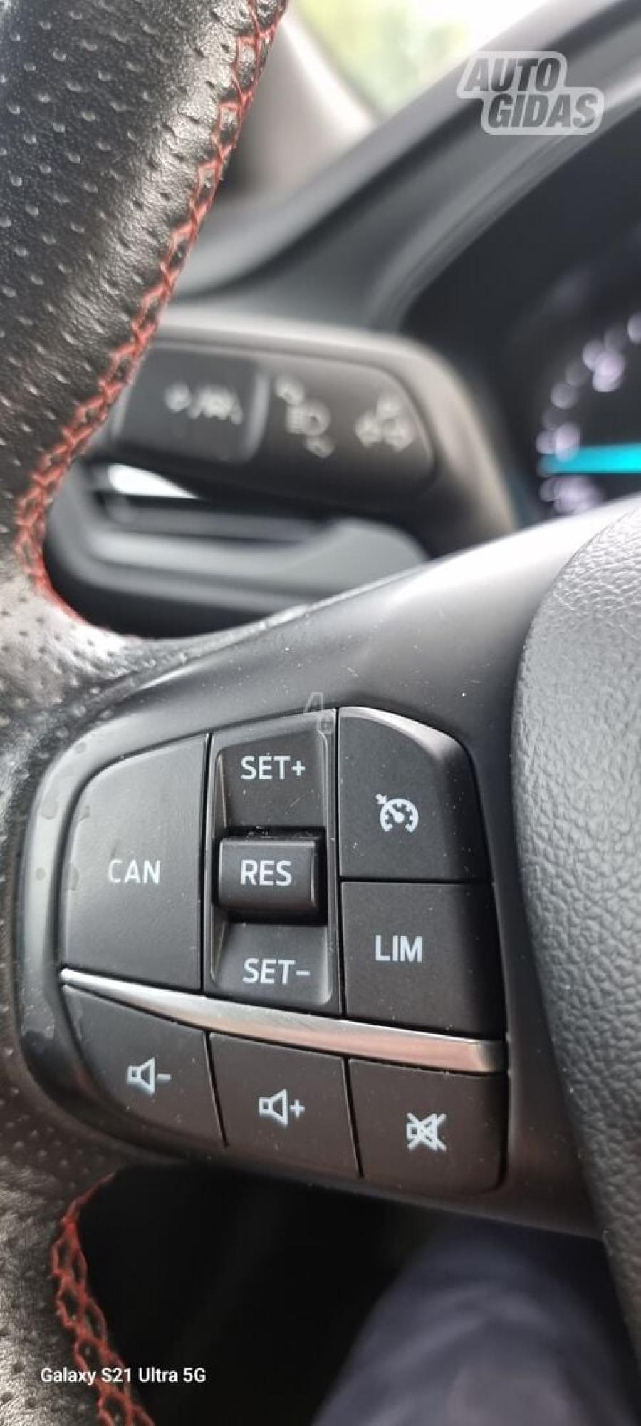 White Ford Focus 2019 in Kedainiai, with an engine capacity of 2.00 L and mileage of 200 thousand km for 8599 €, photo 31 on AUTOMOTO.COM.LV
