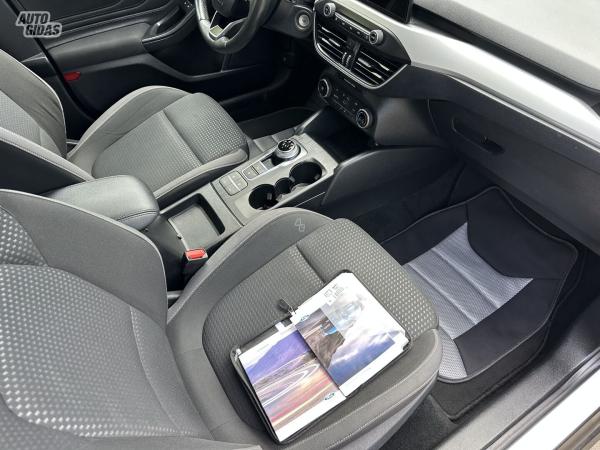 Balts Ford Focus 2019 Prienai, ar dzinēja tilpumu 1.00 L un nobraukumu 142 tūkst. km par 7100 €, foto 10 vietnē AUTOMOTO.COM.LV