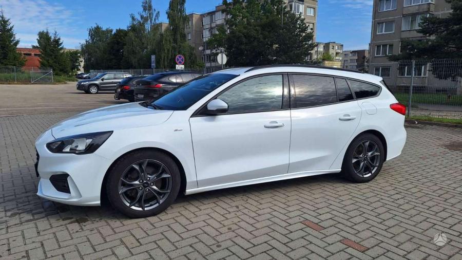 White Ford Focus 2019 in Vilnius, with an engine capacity of 1.50 L and mileage of 171 thousand km for 9900 €, photo 5 on AUTOMOTO.COM.LV