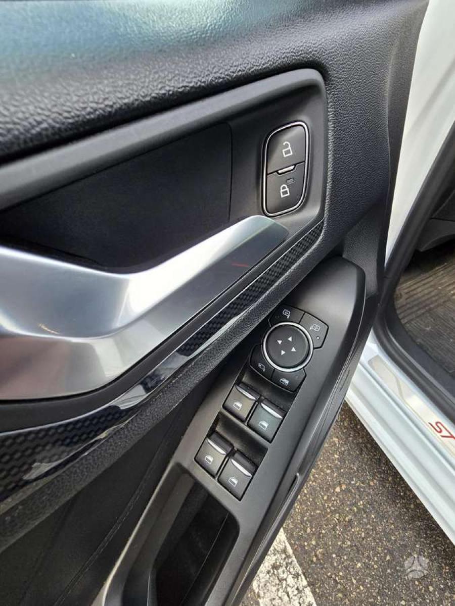 White Ford Focus 2019 in Vilnius, with an engine capacity of 1.50 L and mileage of 171 thousand km for 9900 €, photo 15 on AUTOMOTO.COM.LV