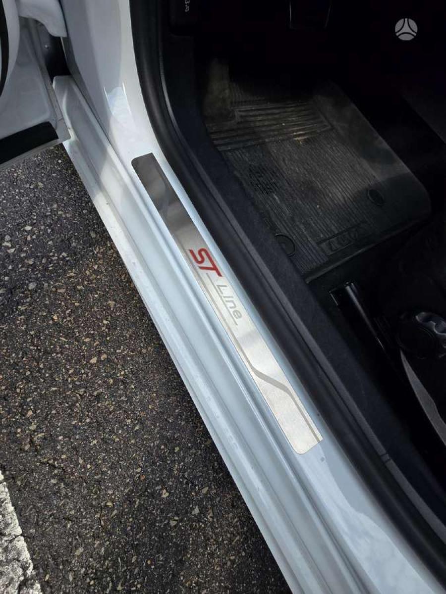 White Ford Focus 2019 in Vilnius, with an engine capacity of 1.50 L and mileage of 171 thousand km for 9900 €, photo 10 on AUTOMOTO.COM.LV