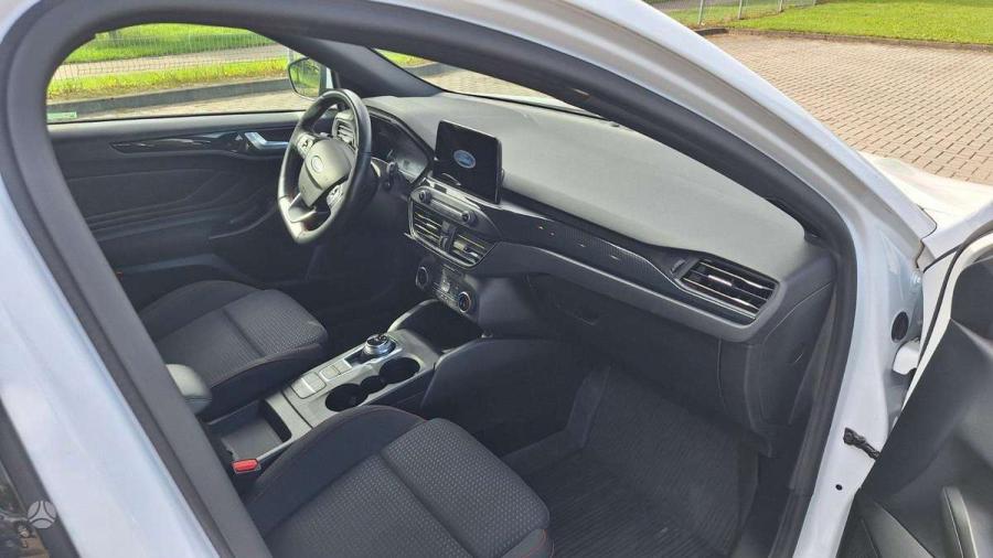 White Ford Focus 2019 in Vilnius, with an engine capacity of 1.50 L and mileage of 171 thousand km for 9900 €, photo 12 on AUTOMOTO.COM.LV