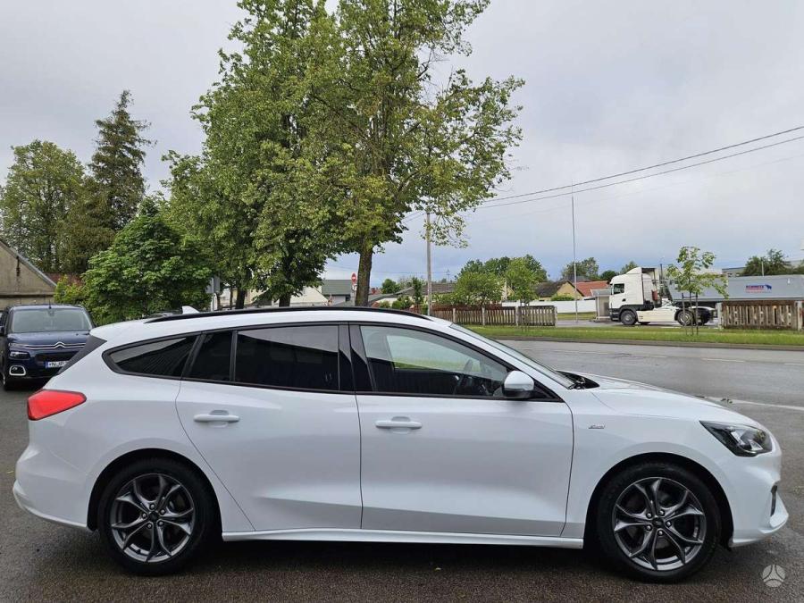 White Ford Focus 2019 in Siauliai, with an engine capacity of 1.00 L and mileage of 186 thousand km for 7400 €, photo 8 on AUTOMOTO.COM.LV