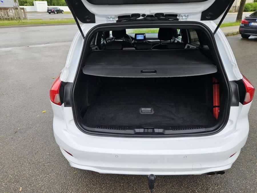 White Ford Focus 2019 in Siauliai, with an engine capacity of 1.00 L and mileage of 186 thousand km for 7400 €, photo 14 on AUTOMOTO.COM.LV