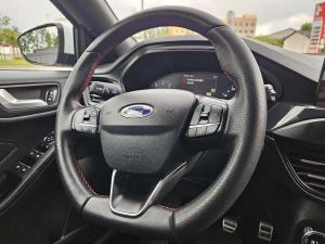 White Ford Focus 2019 in Siauliai, with an engine capacity of 1.00 L and mileage of 186 thousand km for 7400 €, photo 22 on AUTOMOTO.COM.LV