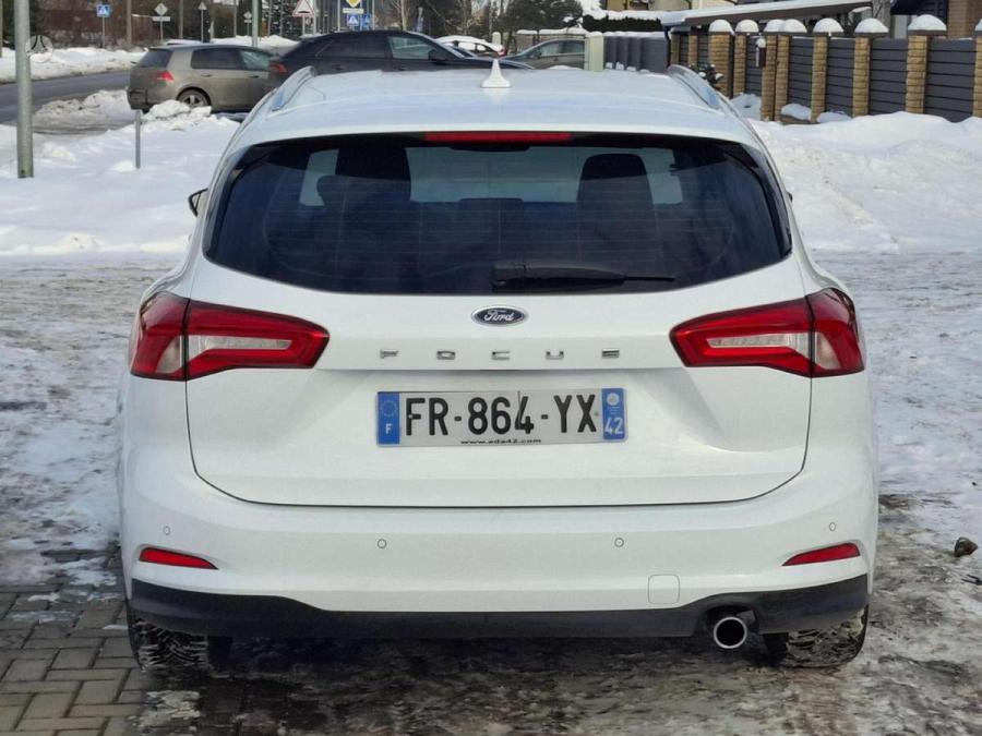 White Ford Focus 2020 in Taurage, with an engine capacity of 1.50 L and mileage of 245 thousand km for 6800 €, photo 4 on AUTOMOTO.COM.LV