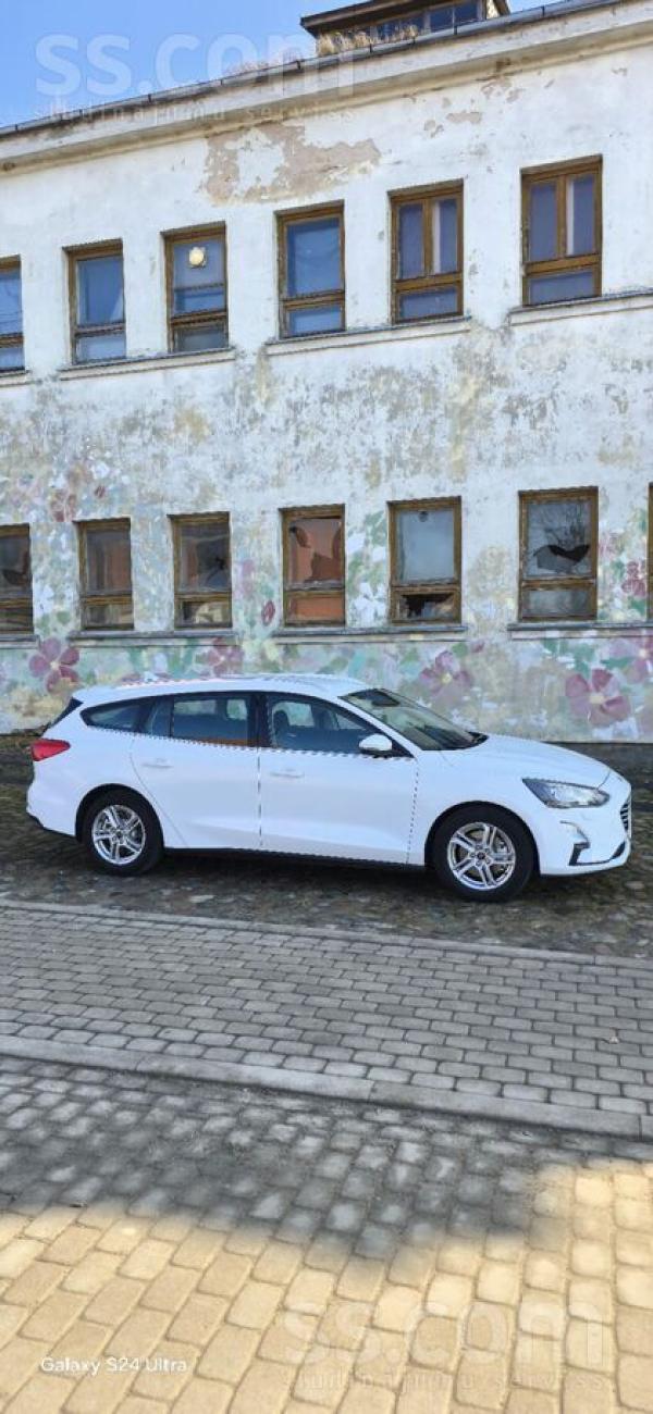 White Ford Focus 2020 in Bauska, with an engine capacity of 1.00 L and mileage of 145 thousand km for 9500 €, photo 3 on AUTOMOTO.COM.LV
