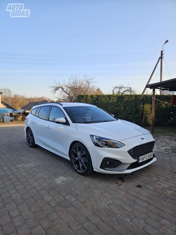 Balts Ford Focus 2020 Viļņa, ar dzinēja tilpumu 2.30 L un nobraukumu 116 tūkst. km par 16600 €, foto 1 vietnē AUTOMOTO.COM.LV