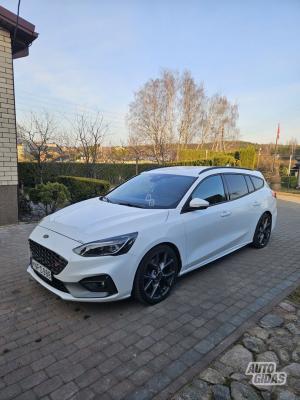 White Ford Focus 2020 in Vilnius, with an engine capacity of 2.30 L and mileage of 116 thousand km for 16600 €, photo 4 on AUTOMOTO.COM.LV