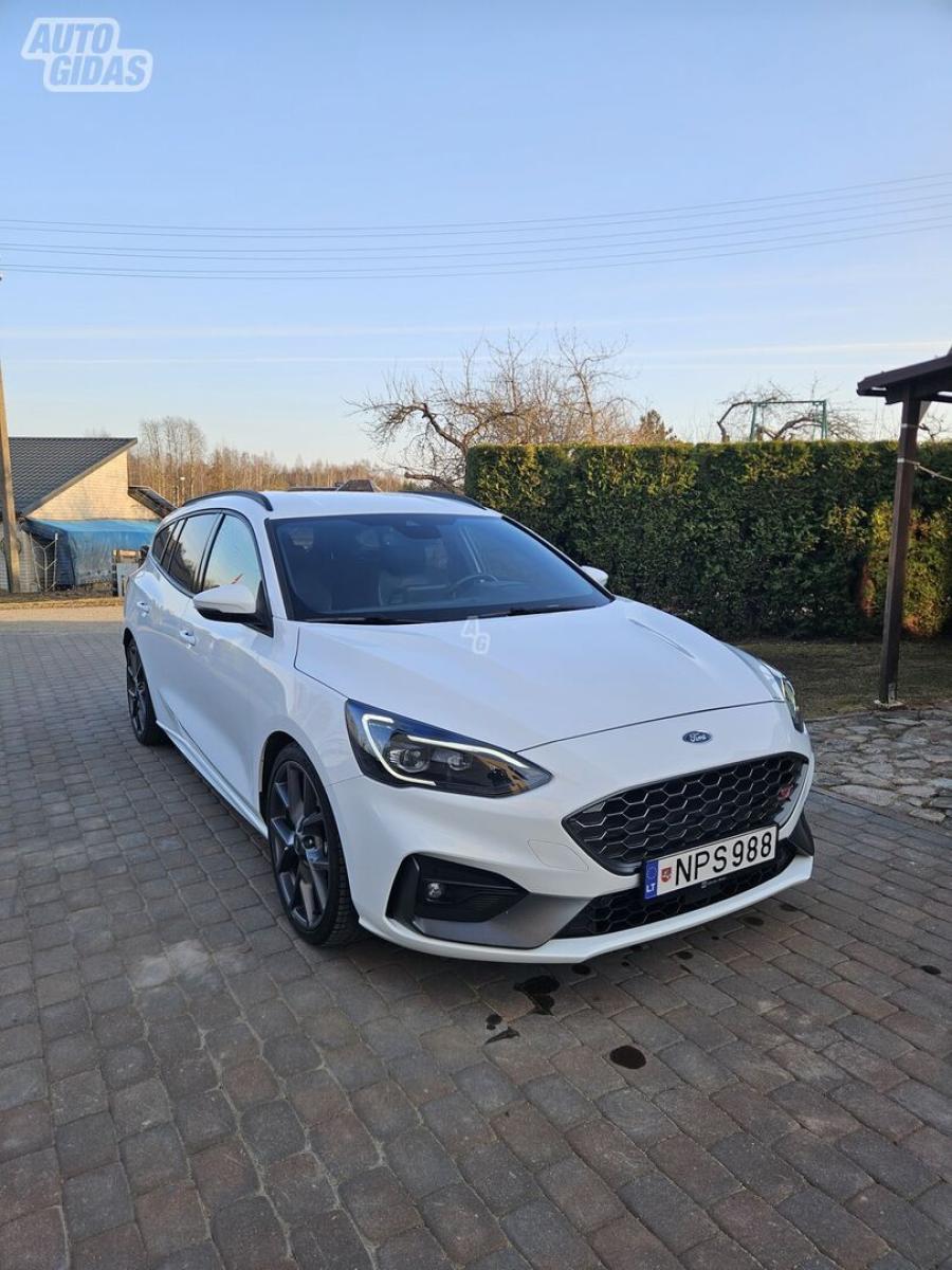 White Ford Focus 2020 in Vilnius, with an engine capacity of 2.30 L and mileage of 116 thousand km for 16600 €, photo 5 on AUTOMOTO.COM.LV
