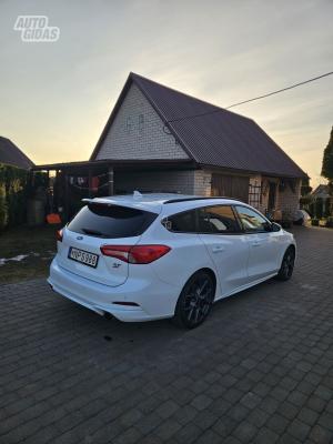White Ford Focus 2020 in Vilnius, with an engine capacity of 2.30 L and mileage of 116 thousand km for 16600 €, photo 9 on AUTOMOTO.COM.LV