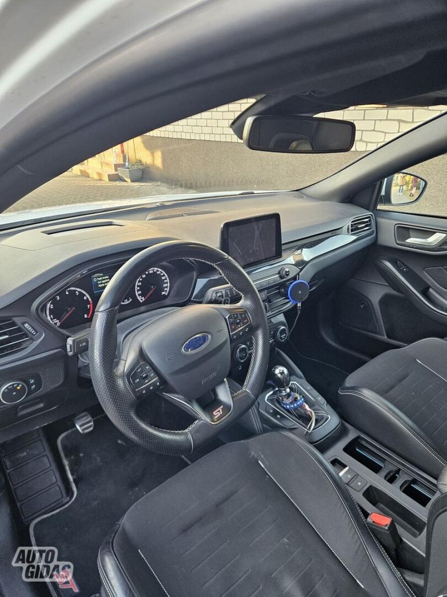 White Ford Focus 2020 in Vilnius, with an engine capacity of 2.30 L and mileage of 116 thousand km for 16600 €, photo 11 on AUTOMOTO.COM.LV