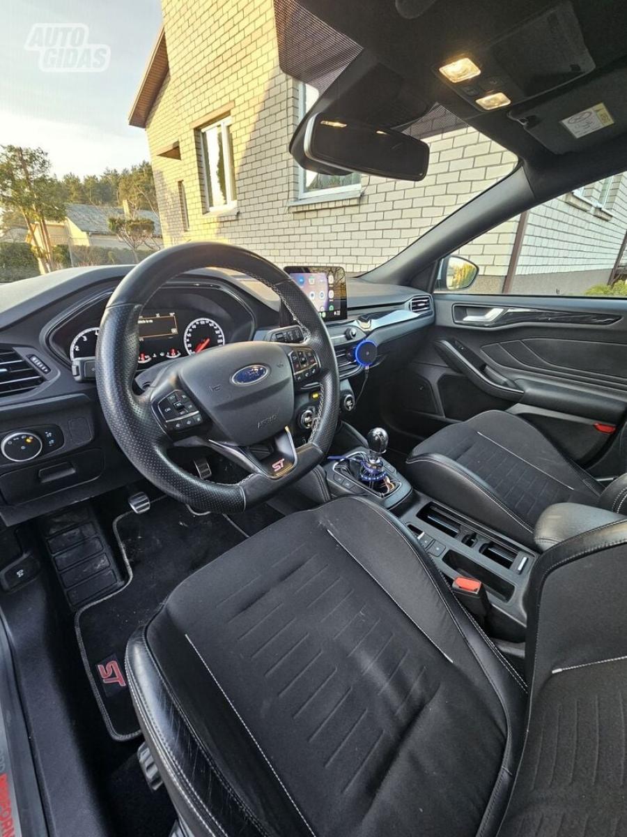White Ford Focus 2020 in Vilnius, with an engine capacity of 2.30 L and mileage of 116 thousand km for 16600 €, photo 16 on AUTOMOTO.COM.LV